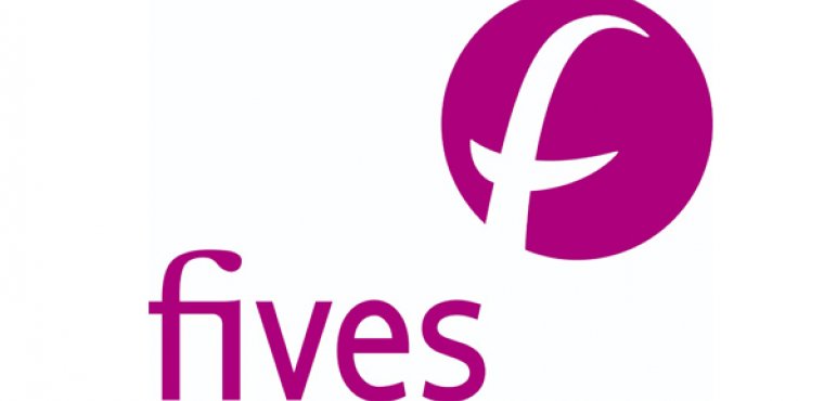 Fives Filling & Sealing embauche une jeune femme sourde sur un poste de ...